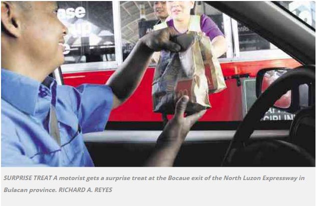 DESPERATE TO KEEP UP WITH COMPETITION FROM JOLLIBEE, MCDONALD’S GIVES ...