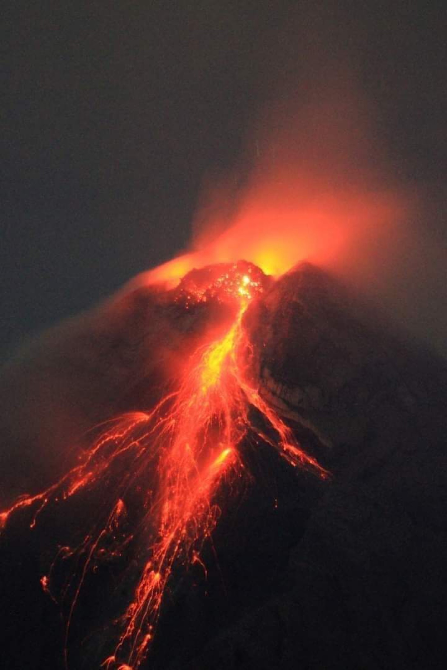 As Mayon Volcano Eruption Looms, Leni Robredo ‘Is Monitoring!’ | The ...